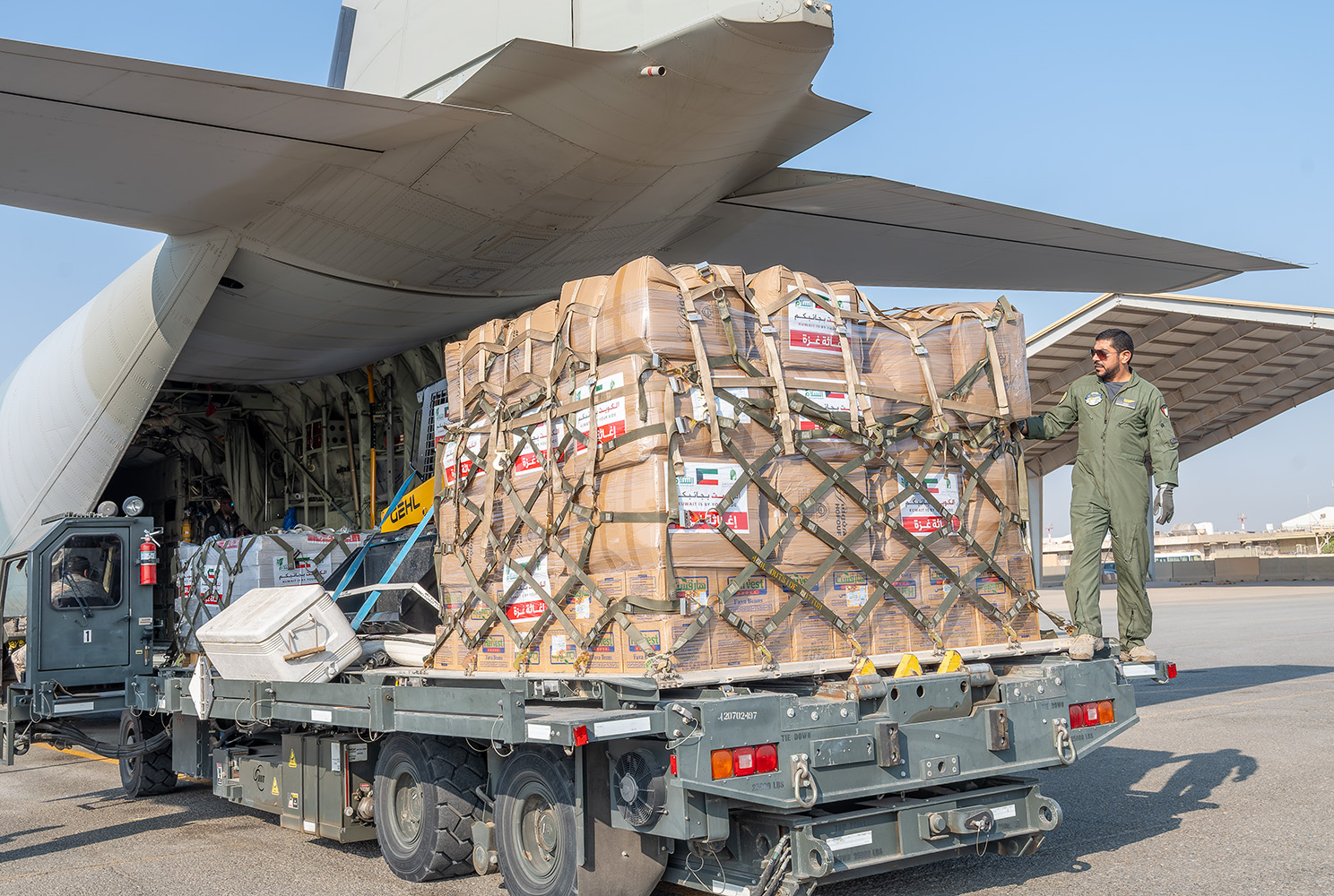KUNA : Fourth Gaza relief aid plane departs Kuwait to Egypt