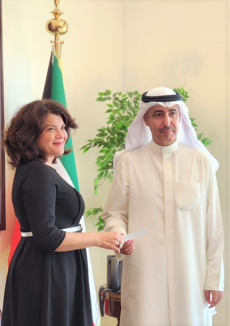 KUNA : Kuwait hands out two USD million contribution to (UNRWA) - Human ...