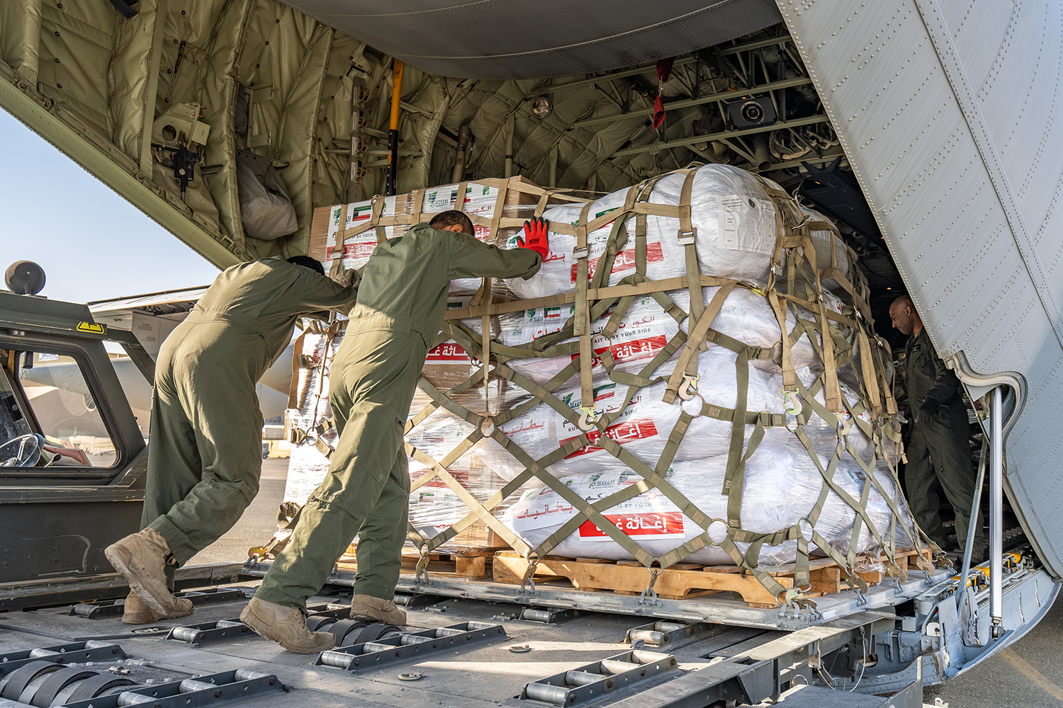 KUNA : Kuwait's 14th relief aid plane for Gaza heads to Egypt