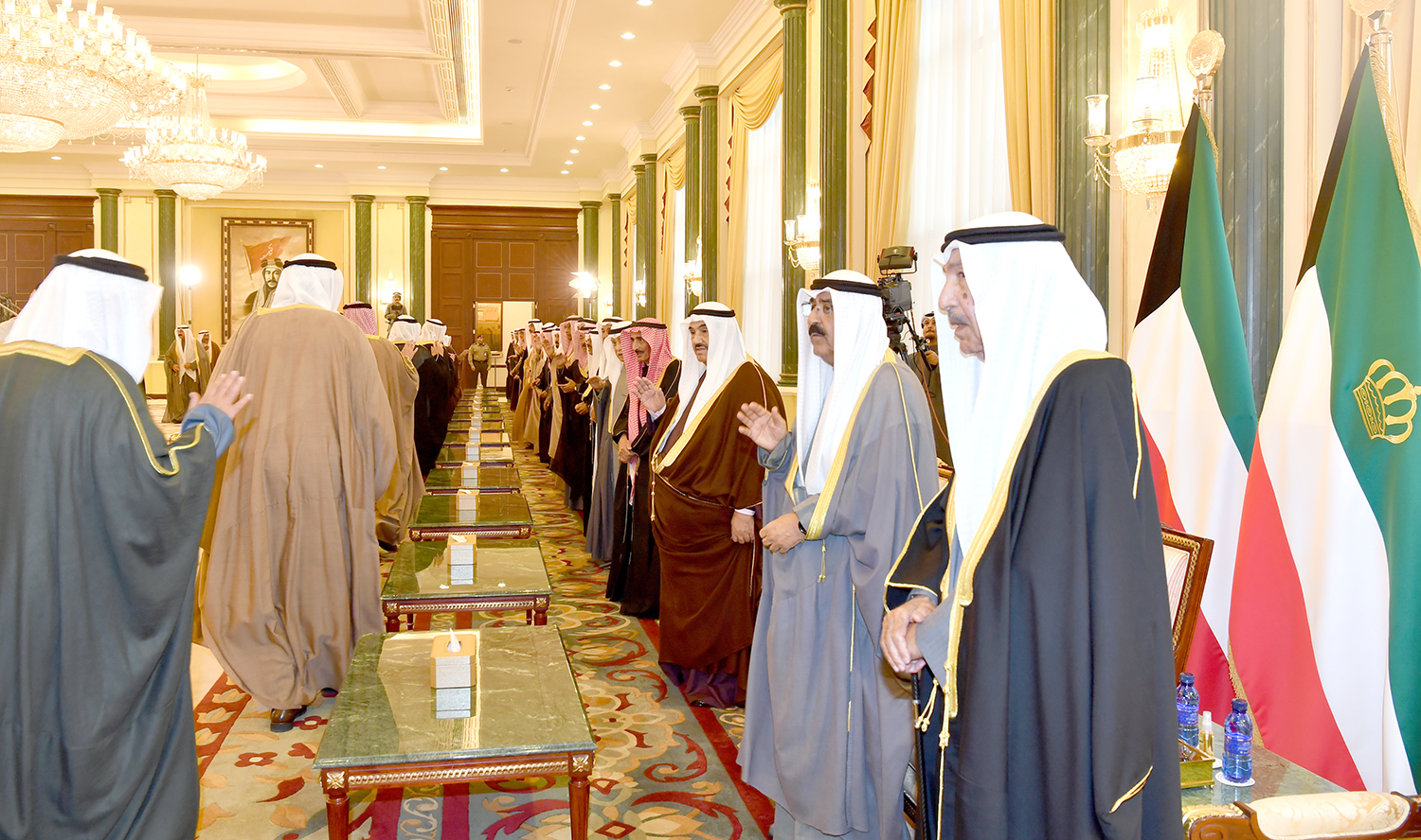 KUNA : Kuwait Amir receives citizens, Al-Sabah family offering ...