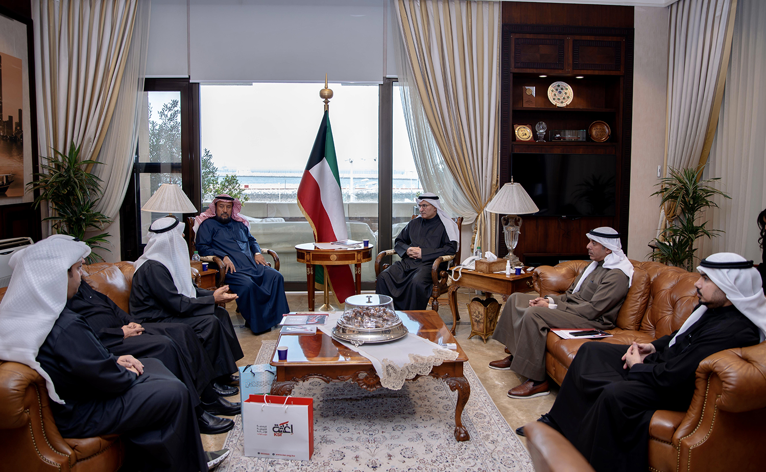 KUNA : Deputy FM meets Chief of Kuwait Society for Relief