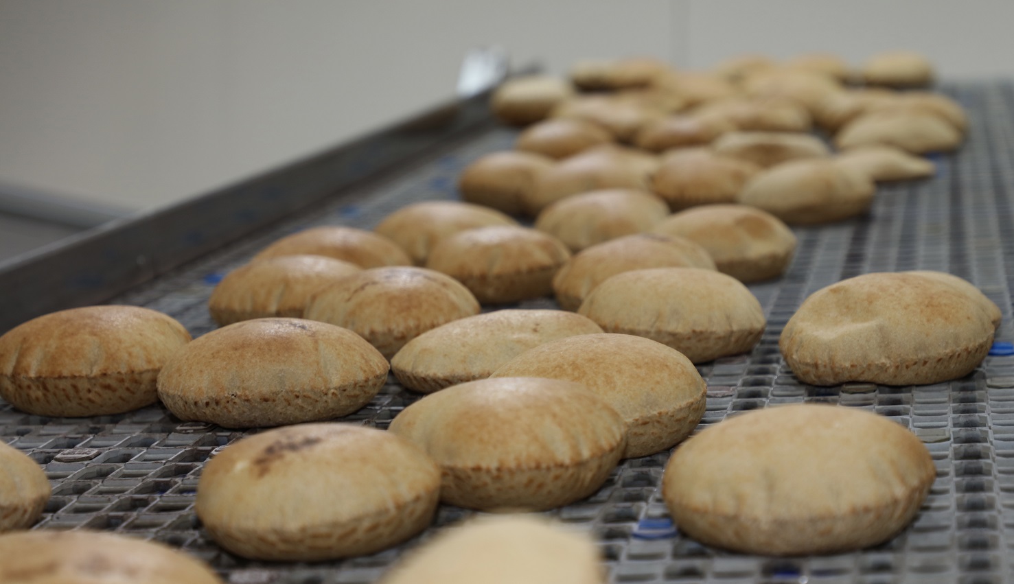 كونا : Kuwait Flour Mills, Bakeries Co. reproduces bread made during ...