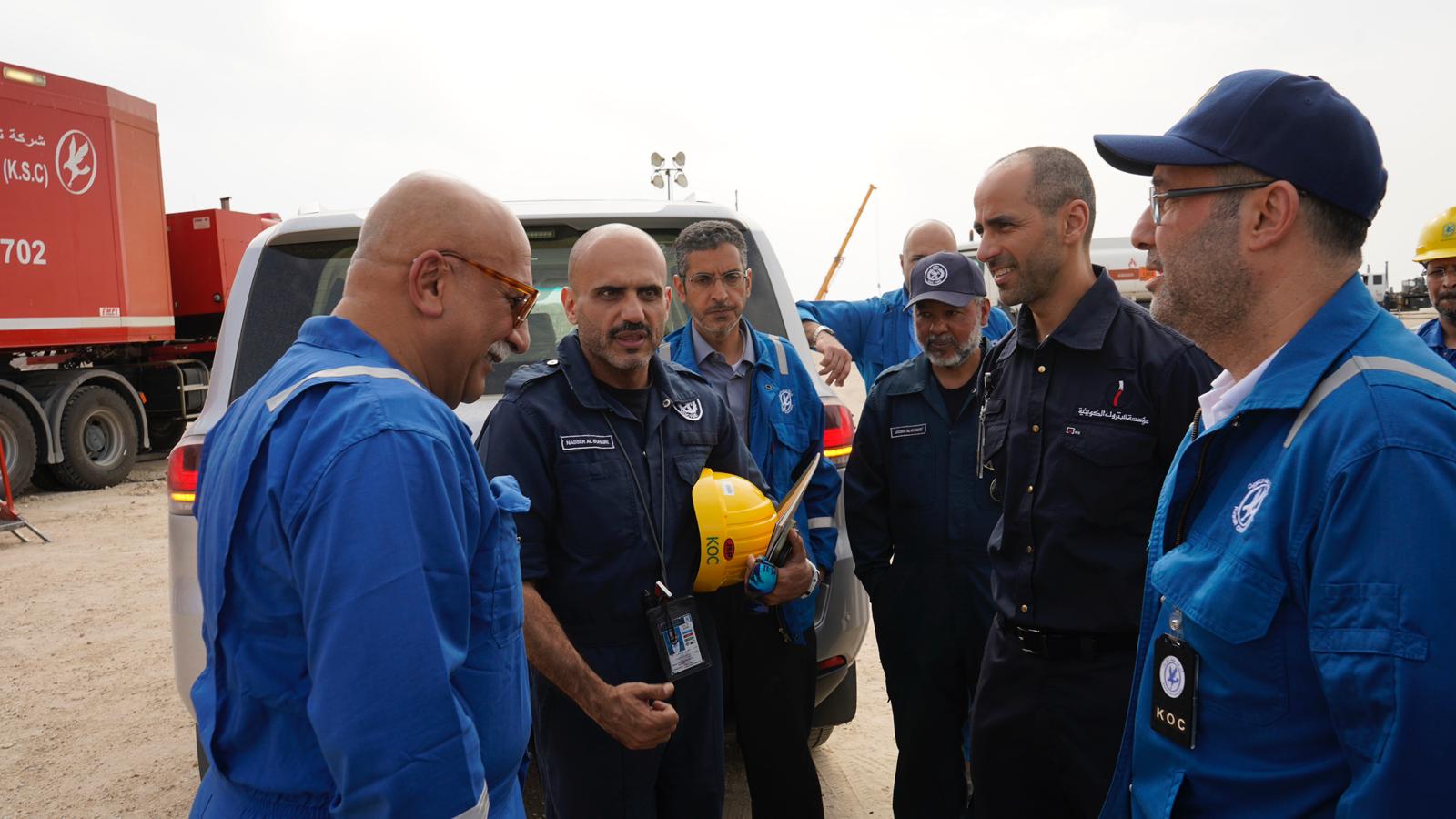 KUNA : CEO of KPC inspects oil spill site in western Kuwait
