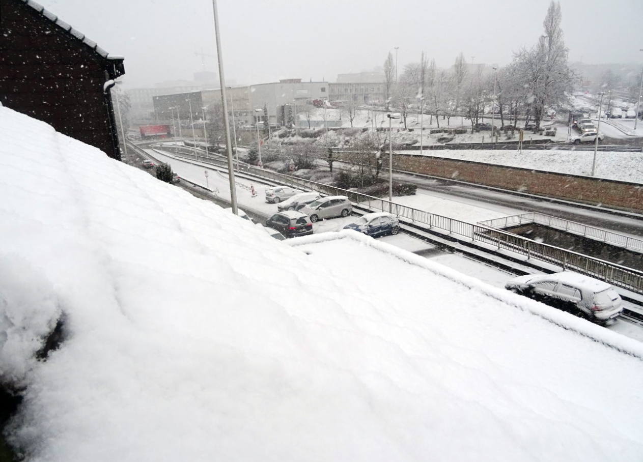 KUNA : Heavy snowfall in Brussels