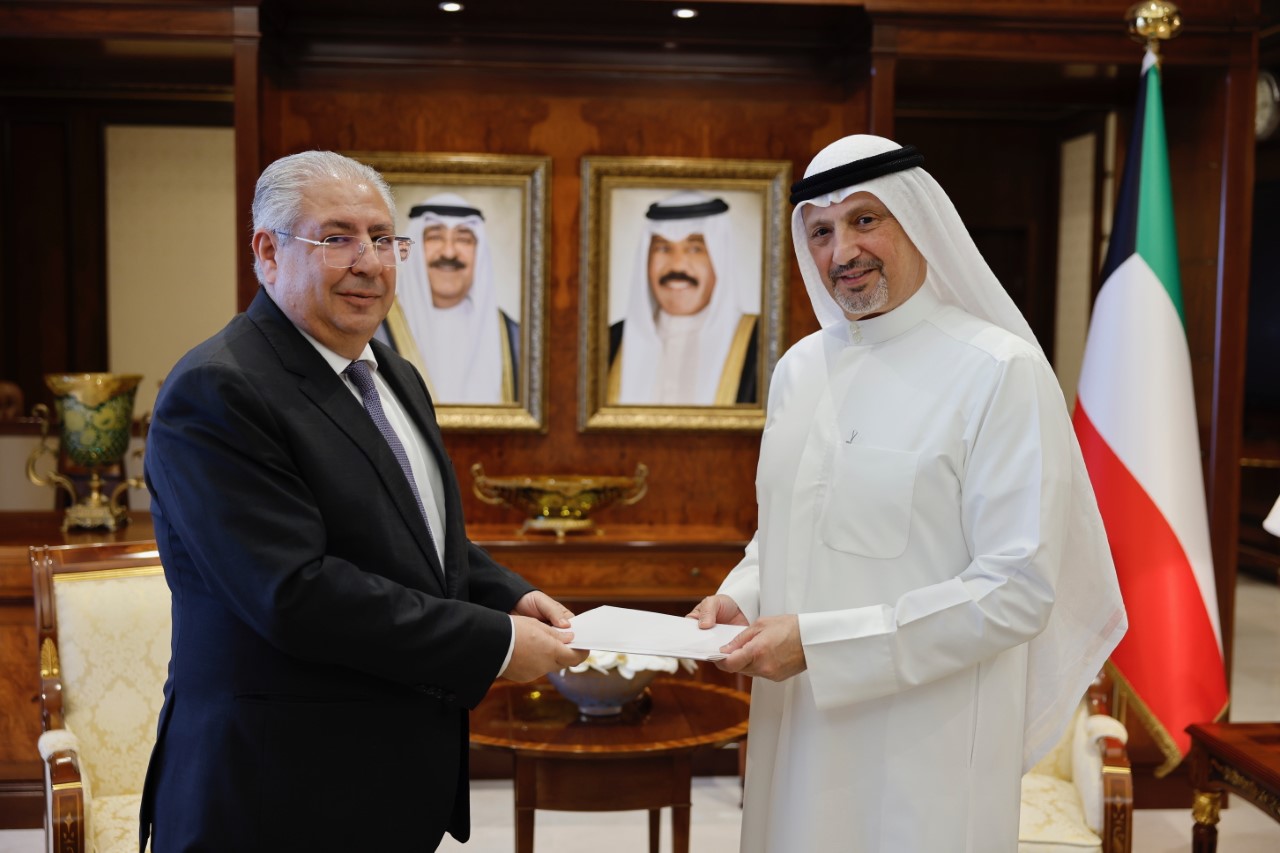 KUNA : Kuwait Amir receives letter from Egyptian Pres.