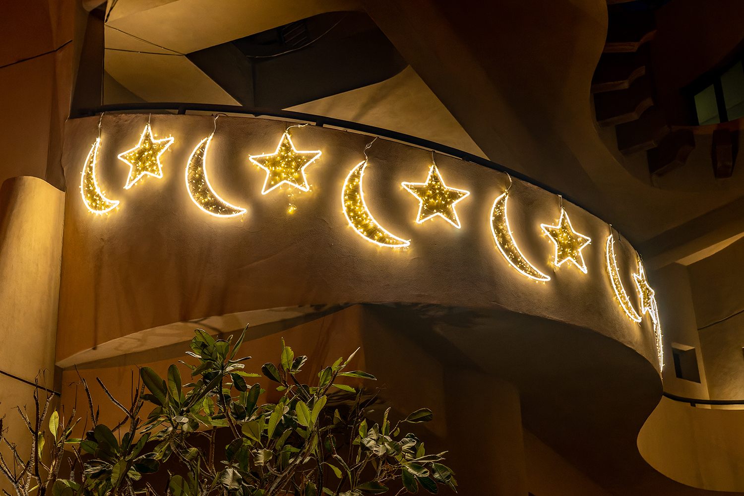KUNA : Ramadan's crescent, stars .. modern decorations creating ...