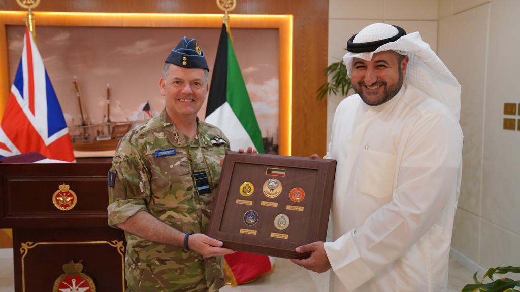 KUNA : Kuwait, Uk army officials discuss aspects of cooperation