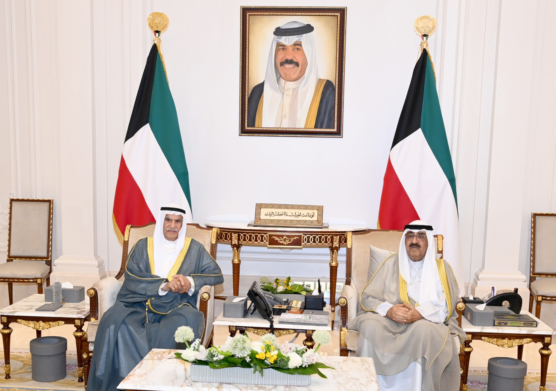 KUNA : Kuwait Crown Prince receives ex-parliament speakers for gov't ...