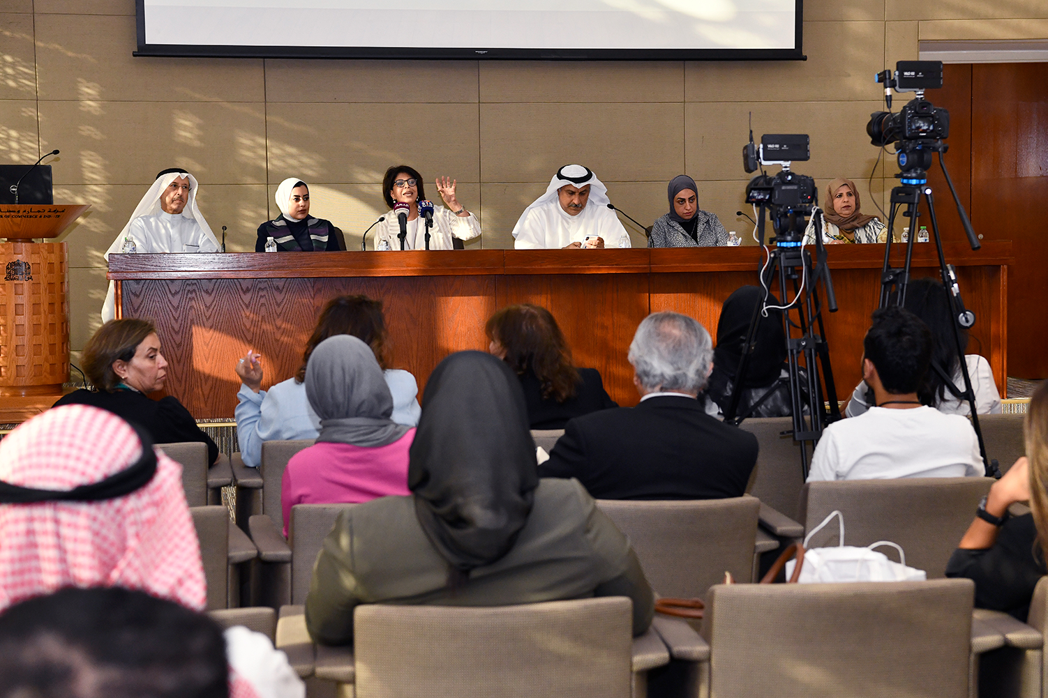 KUNA : Dignitaries call for empowering women