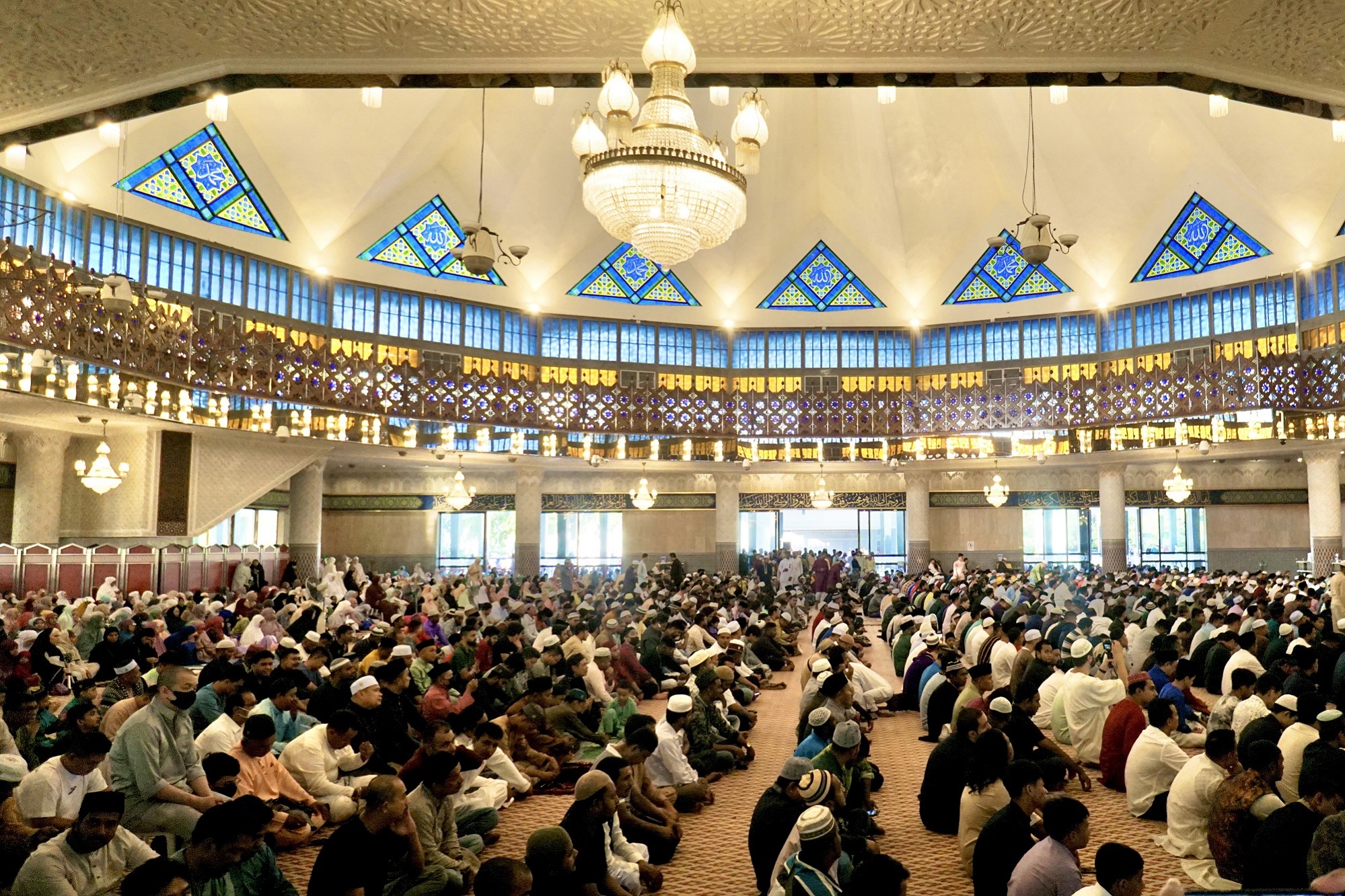 كونا : Thousands of Muslims attend eid prayer at Negara Mosque in ...
