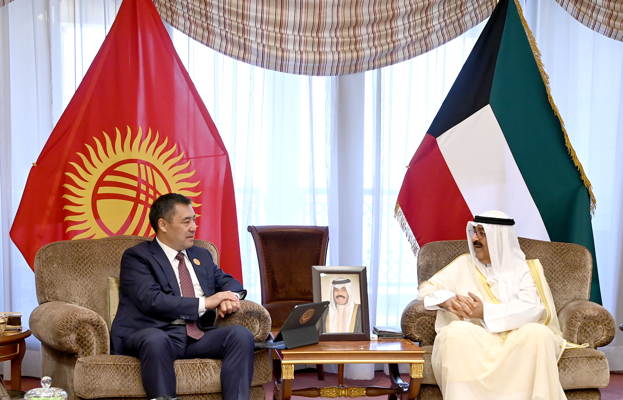 KUNA : Kuwait Amir Representative receives Kyrgyzstan Pres. in Jeddah