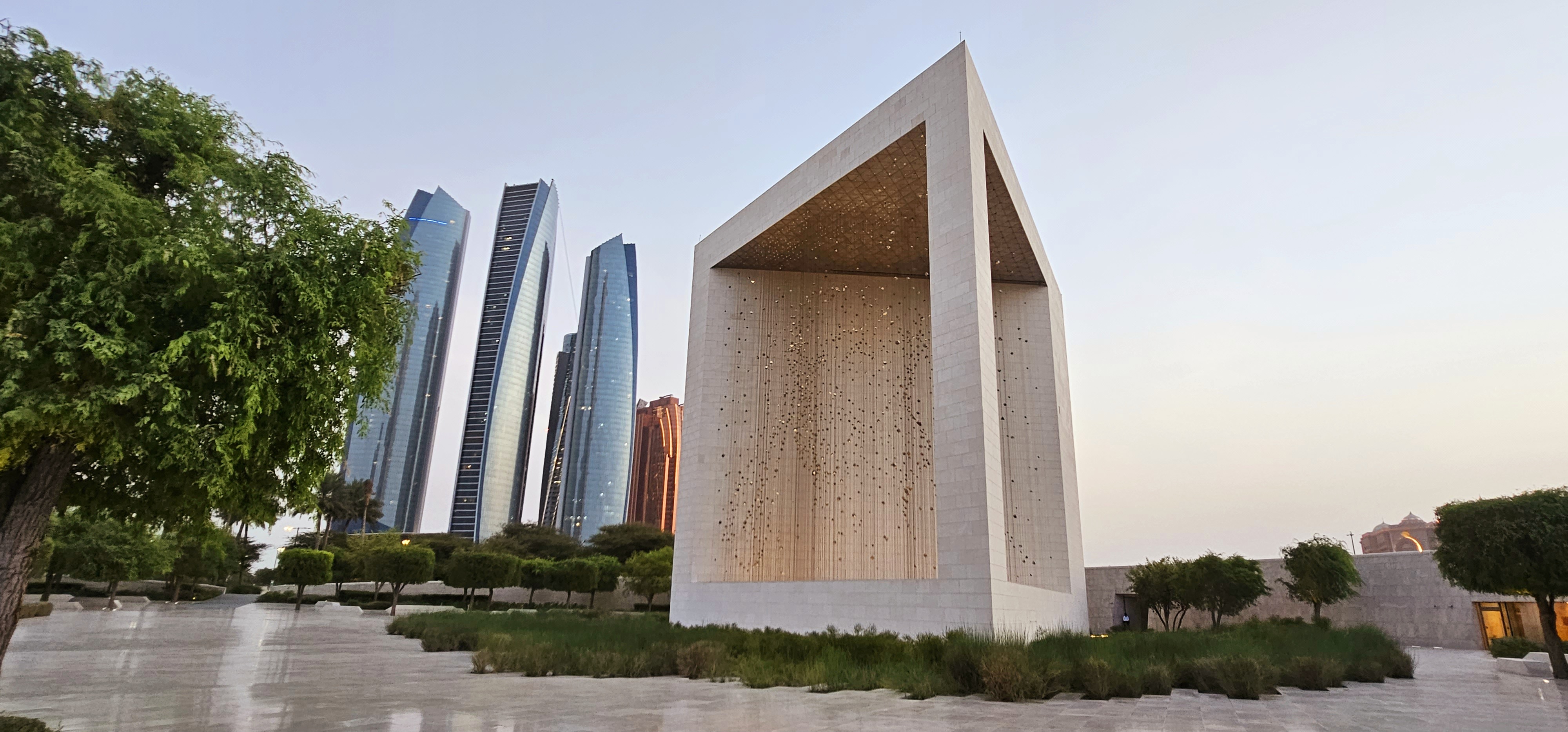 كونا : Le mémorial de Zayed, une œuvre d'art en trois dimensions qui ...