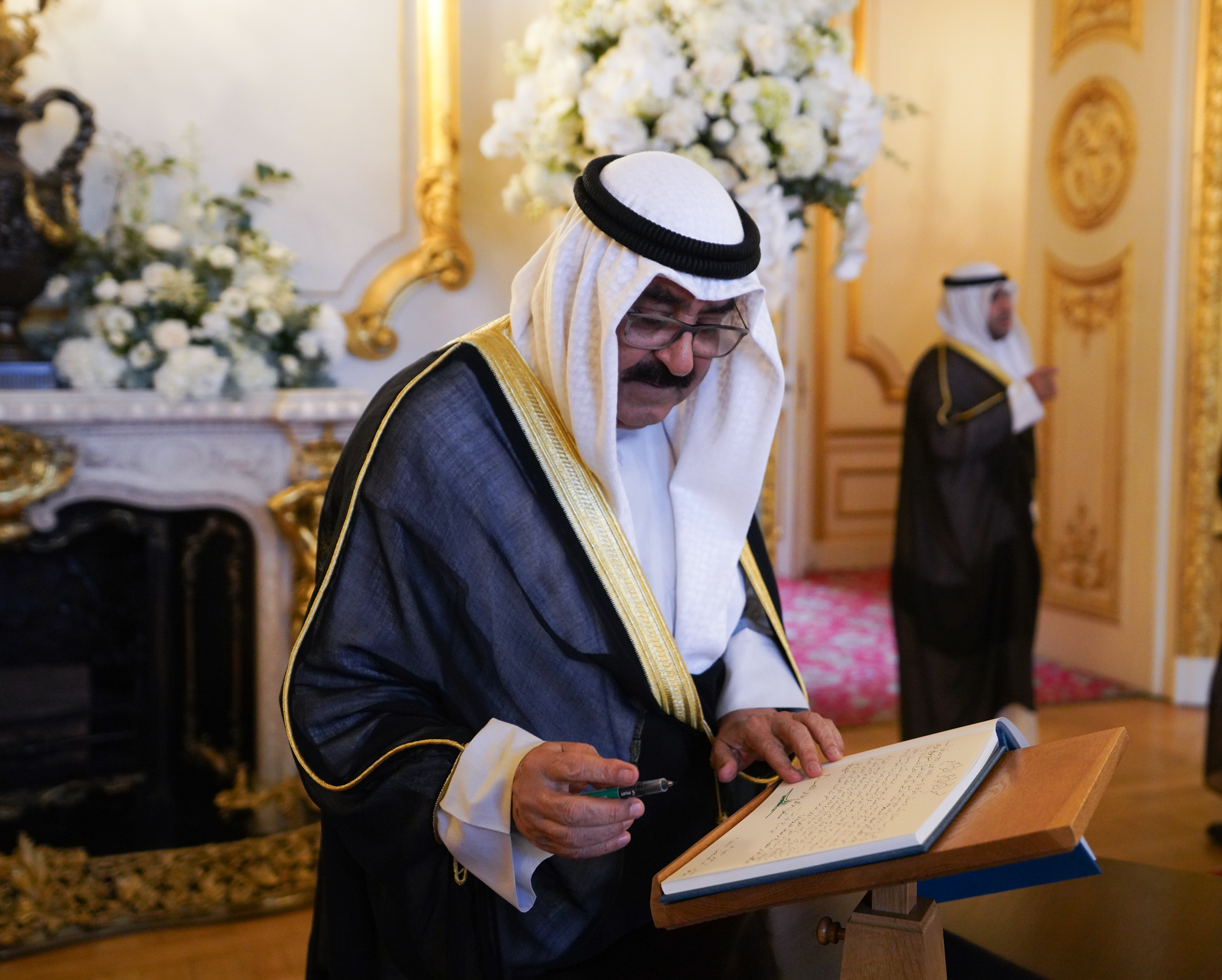 كونا : Kuwait Crown Prince attends KIO celebration in London