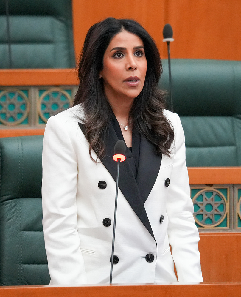 KUNA : Kuwaiti cabinet swears constitutional oath before parliament ...