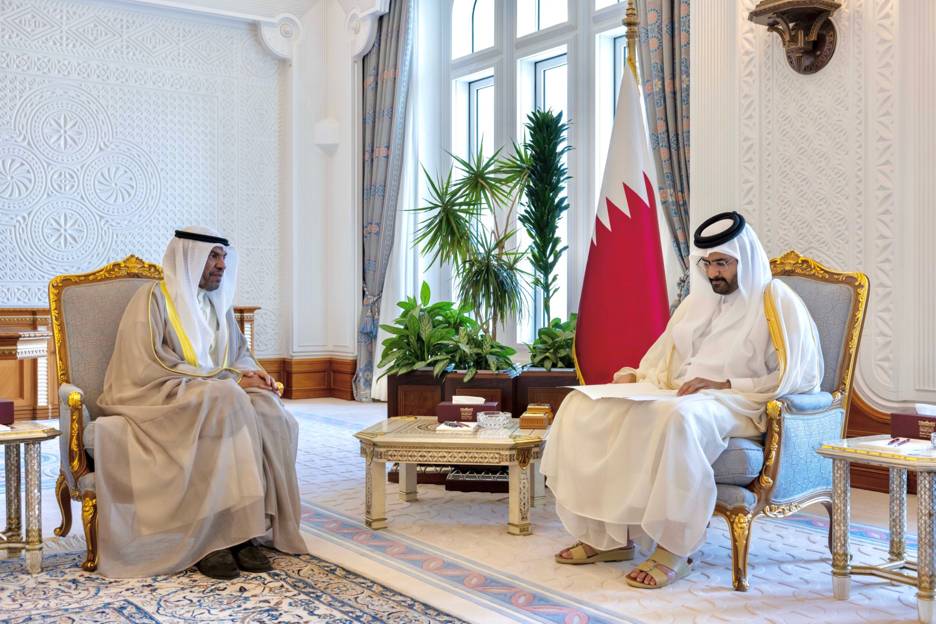 KUNA : Kuwait Amir Envoy delivers GCC Summit invitation to Qatar leader