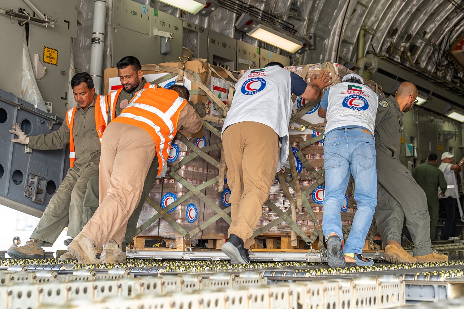 KUNA : Kuwait 4th air bridge flight departs to Lebanon