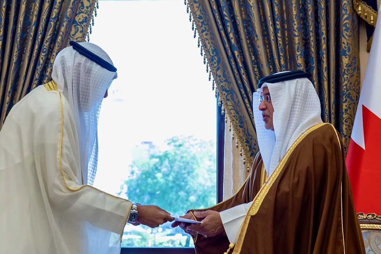 KUNA : Kuwait Amir Envoy delivers GCC summit invitation to Bahrain leader