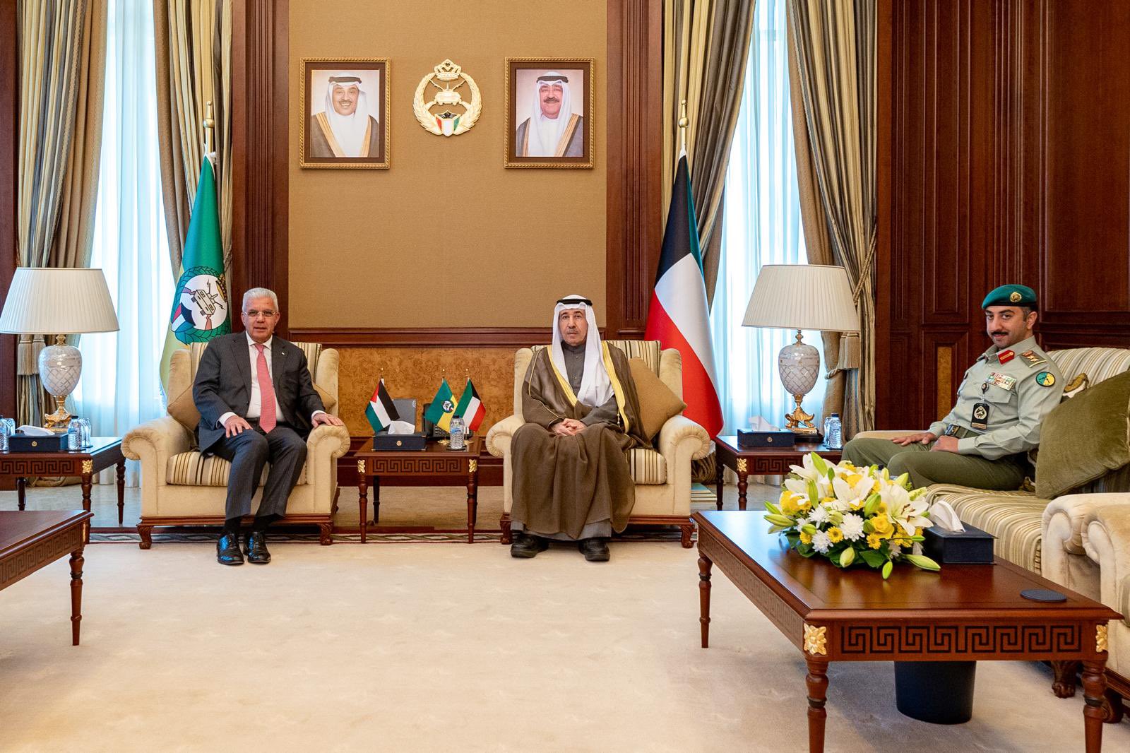 KUNA : Nat'l Guard Chief: Kuwaiti-Palestinian ties exemplary