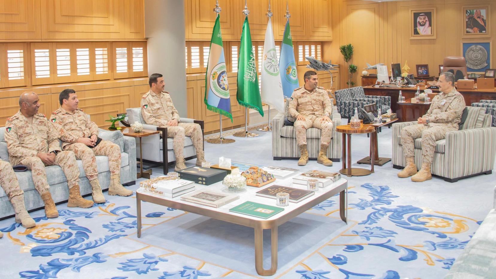 KUNA : Kuwait, Saudi Arabia mull over boosting military cooperation