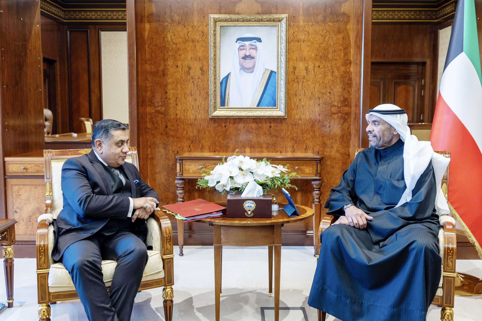 كونا : Kuwait FM, UK Envoy discuss bilateral ties, situation in Palestine