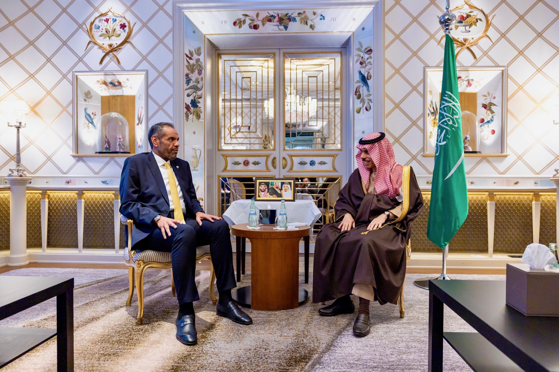كونا : Kuwait FM meets Saudi counterpart in Munich