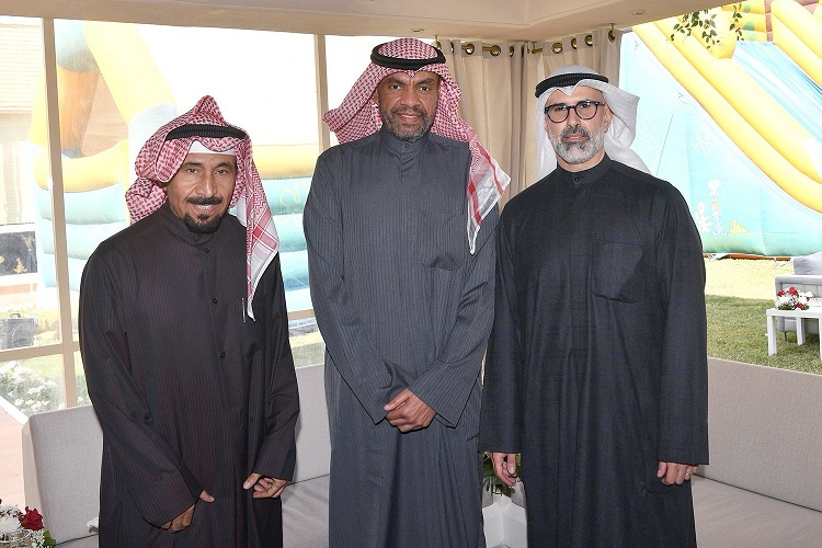 كونا : FM: Kuwait seeks continued communication with envoys for interests