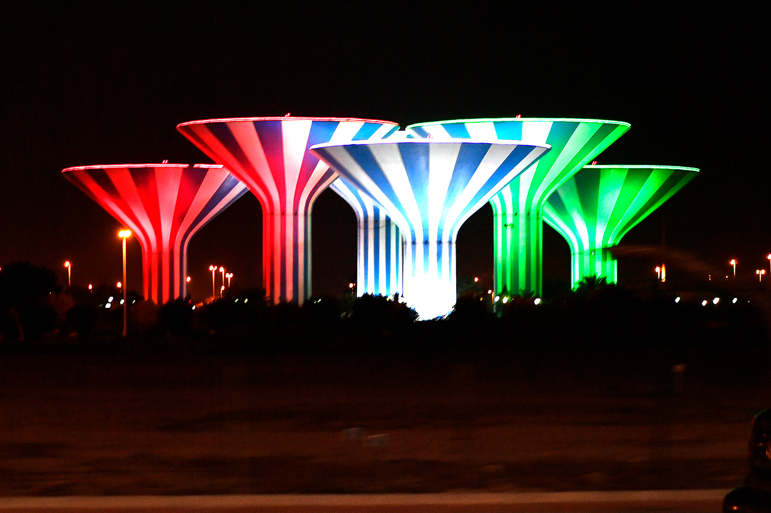 كونا : Kuwait marks Nat'l Day by ornamenting buildings with flags, lights