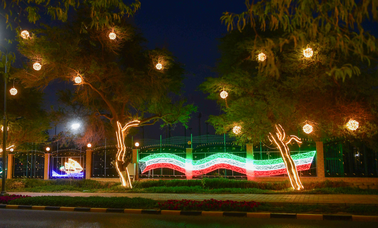 كونا : Kuwait marks Nat'l Day by ornamenting buildings with flags, lights