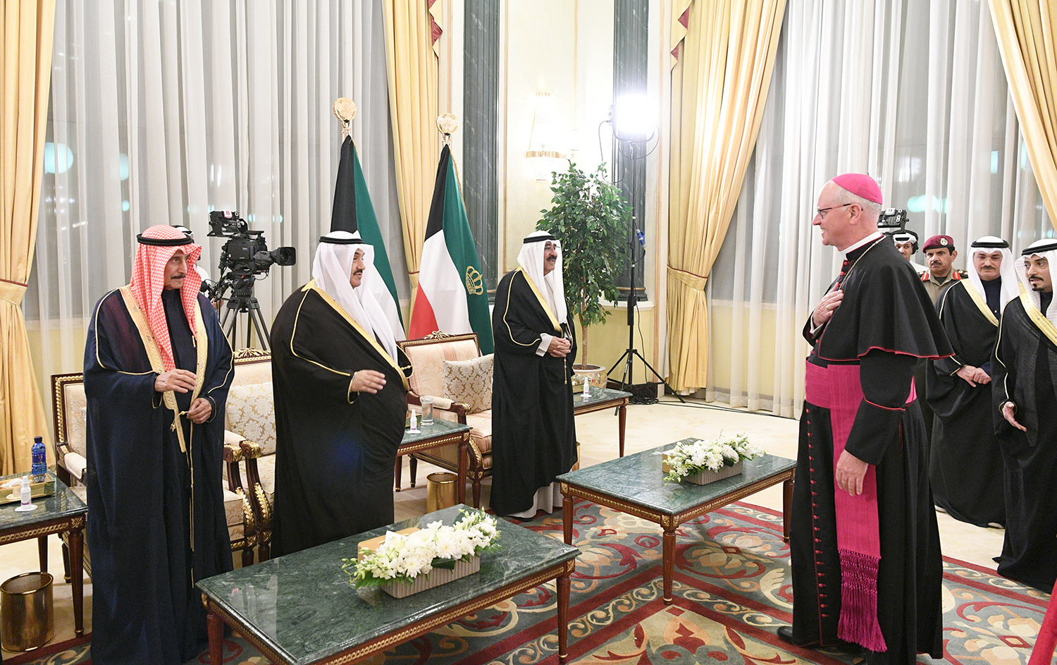 KUNA : Kuwait Amir, Al-Sabah family receives Ramadhan well-wishers ...