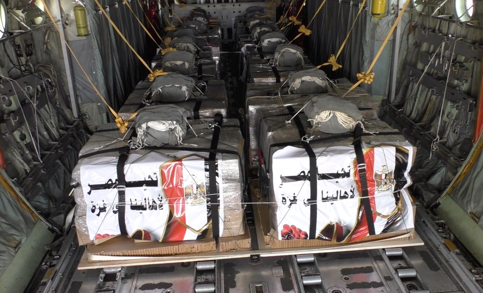 كونا : Egypt's army intensifies air dropping of aid N. Gaza