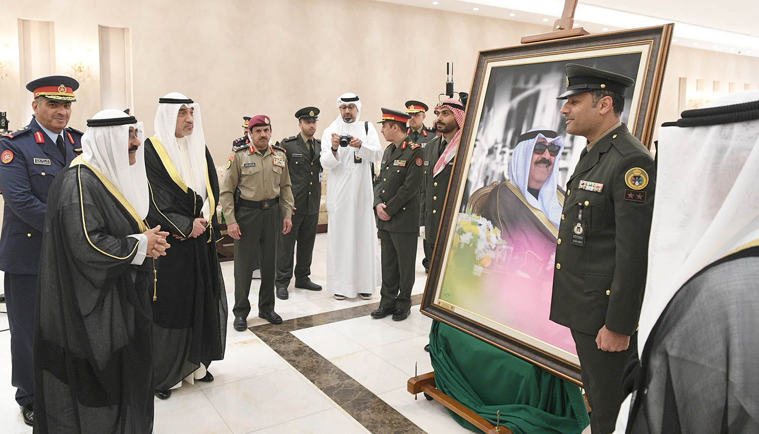 KUNA : Kuwait Amir visits Ministry of Defense