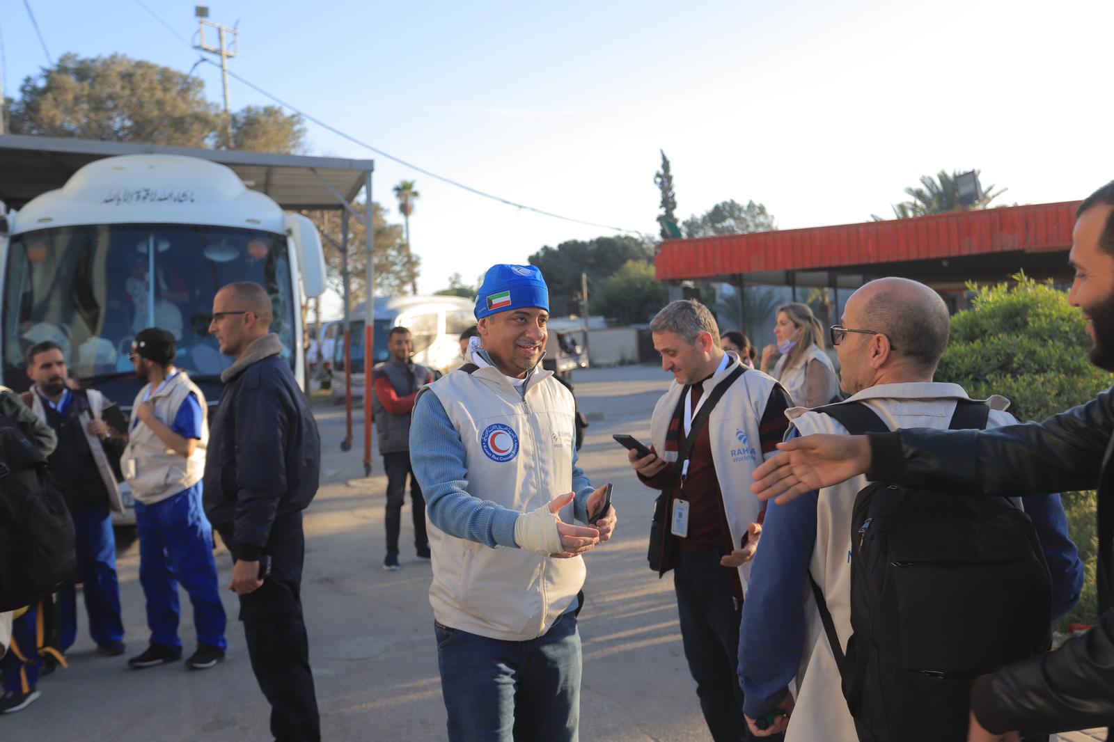 كونا : Kuwaiti medical team enters Gaza Strip