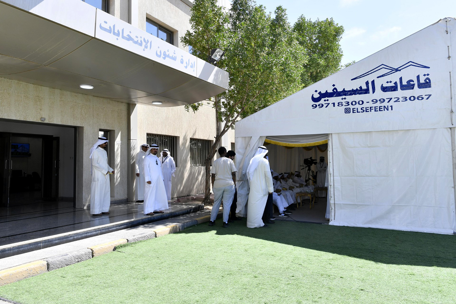KUNA : 23 nominees for Kuwait parliamentary elections deliver papers