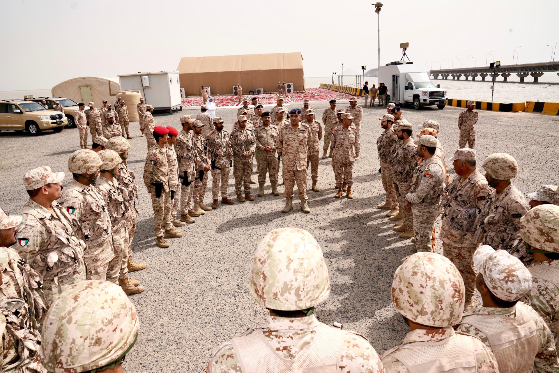 KUNA : Chief of Staff of Kuwait Army visits military sites
