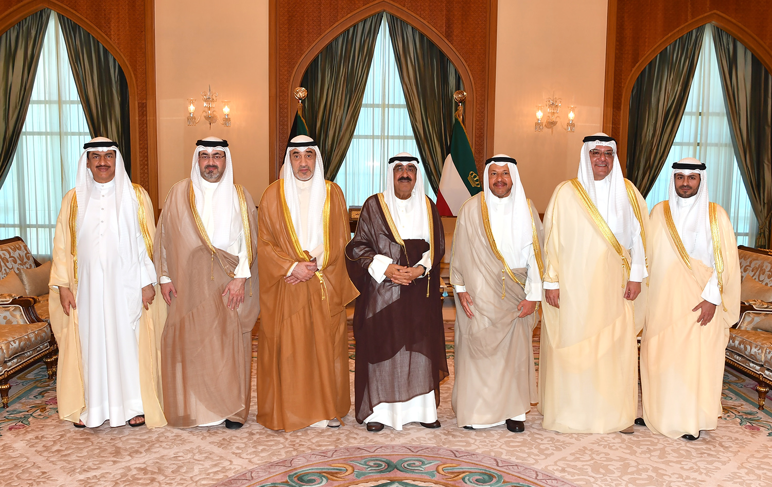كونا : Kuwait Amir receives minister, newly appointed governors