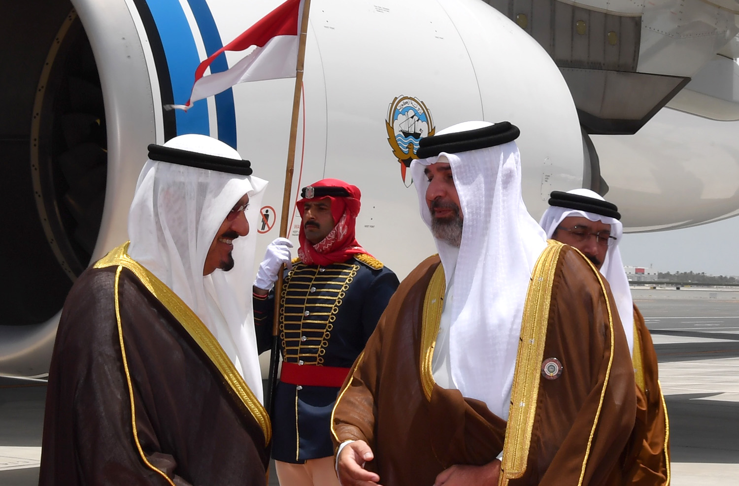 KUNA : Kuwait Amir Representative arrives in Bahrain