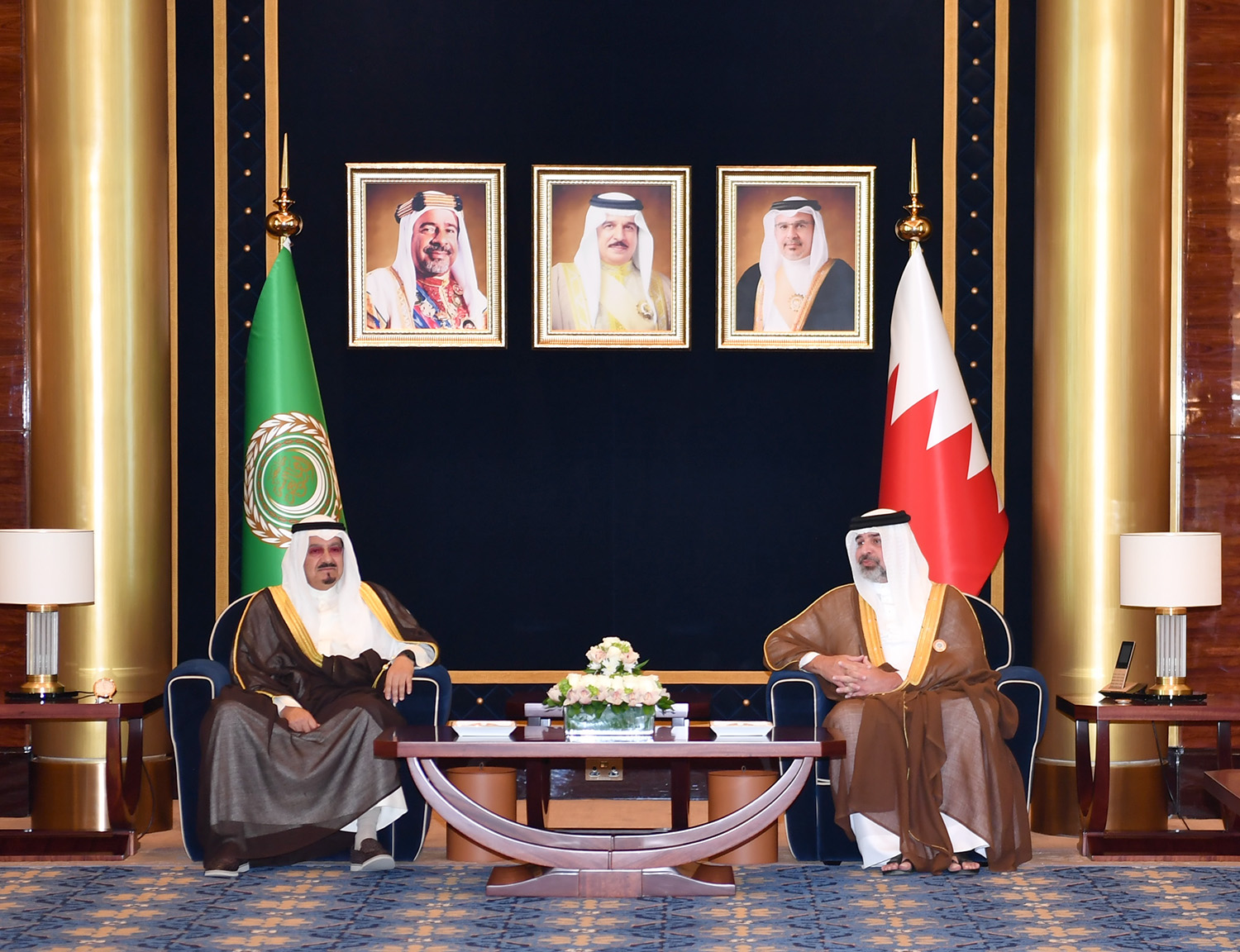 KUNA : Kuwait Amir Representative arrives in Bahrain