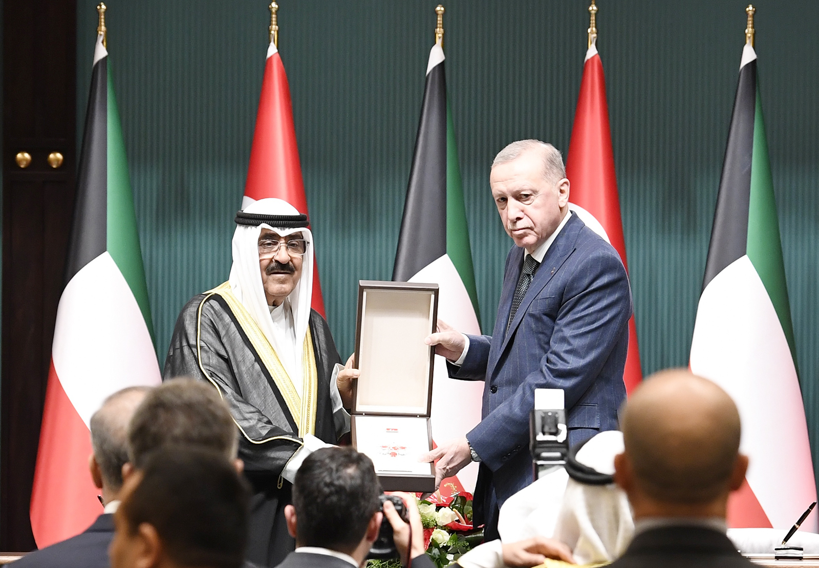 KUNA : Turkish Pres. awards Kuwait Amir Order of State
