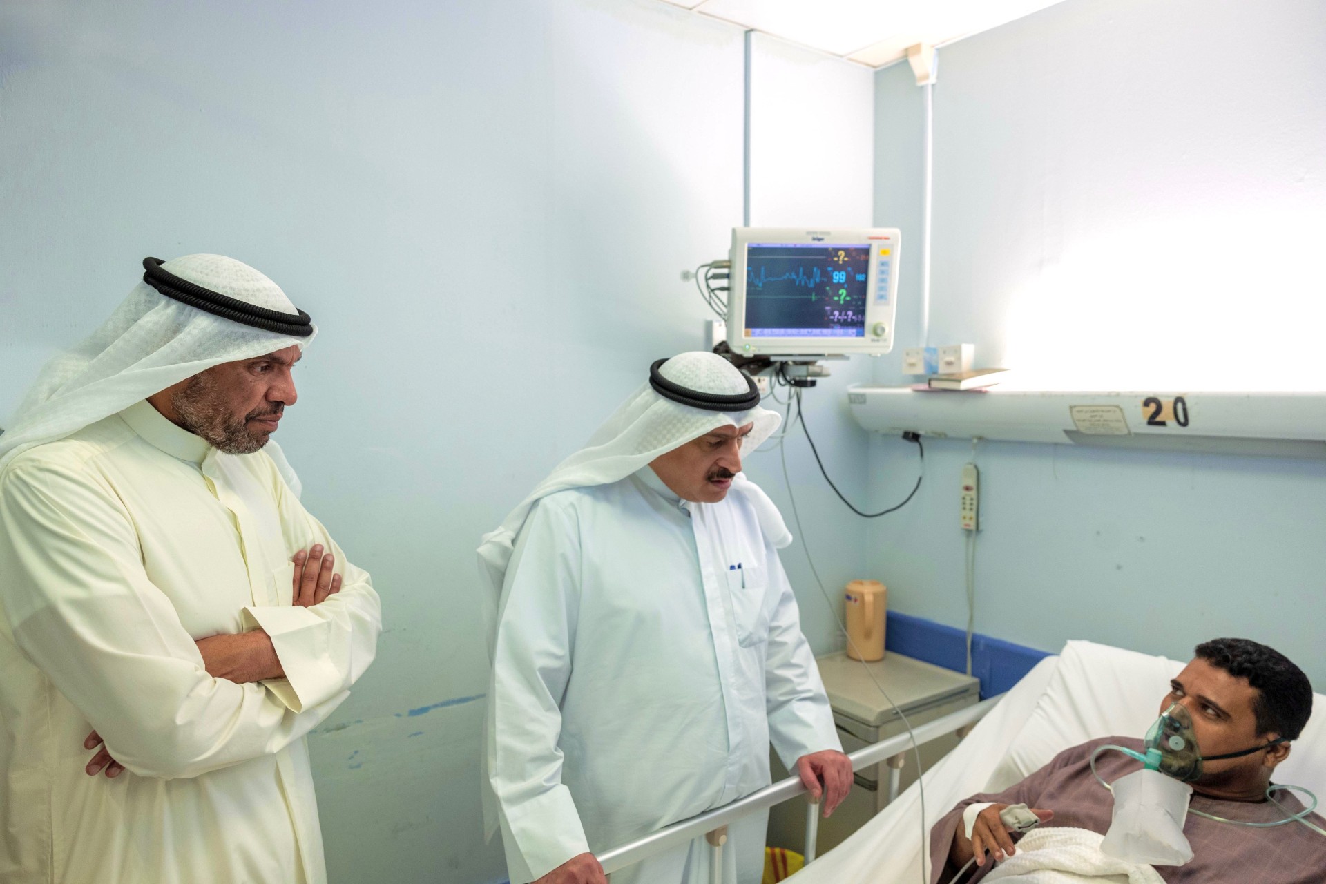 كونا : Kuwait FM, Health Minister visit wounded people in Al-Mangaf blaze
