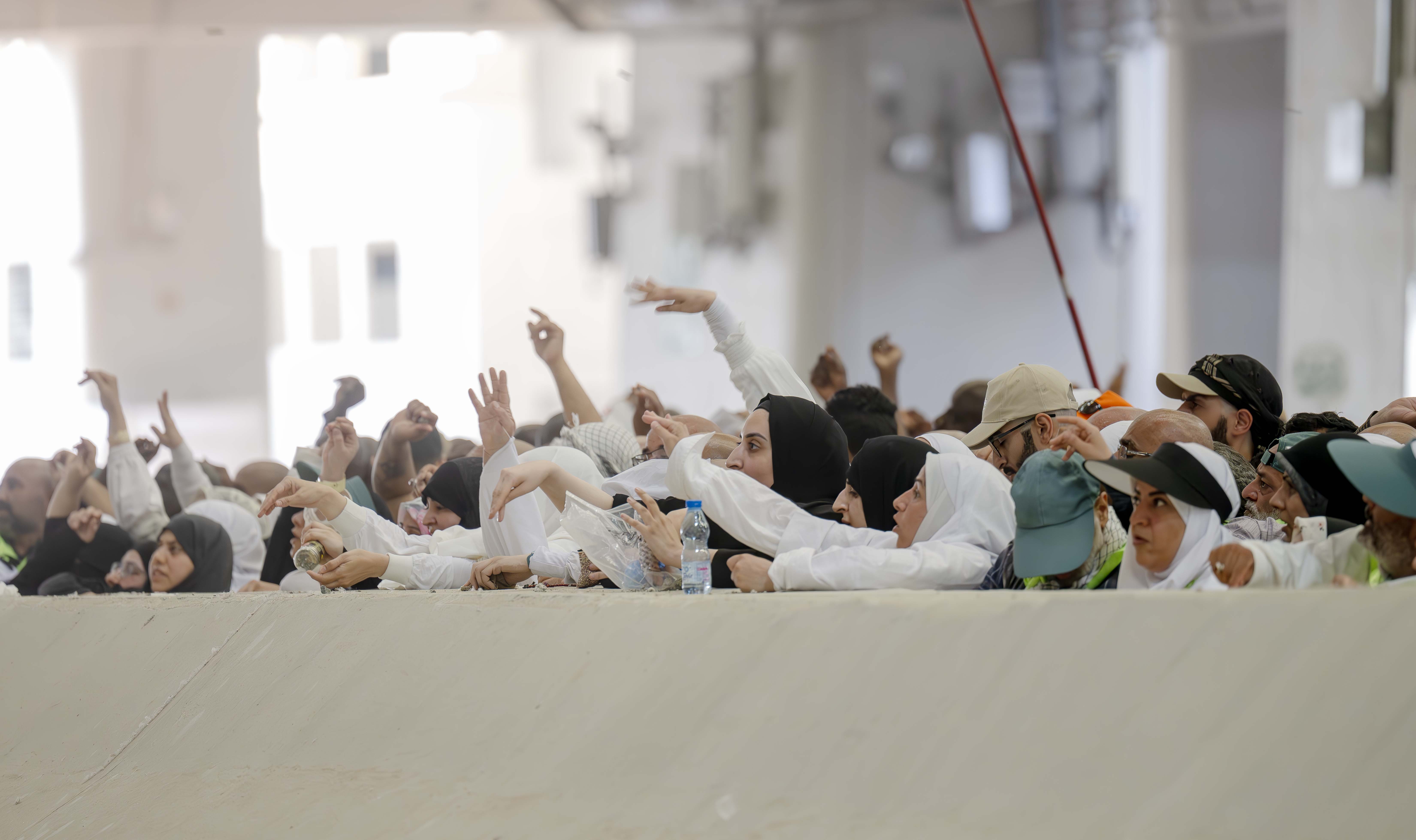 كونا : Pilgrims practice trio's Al-Jamra stoning