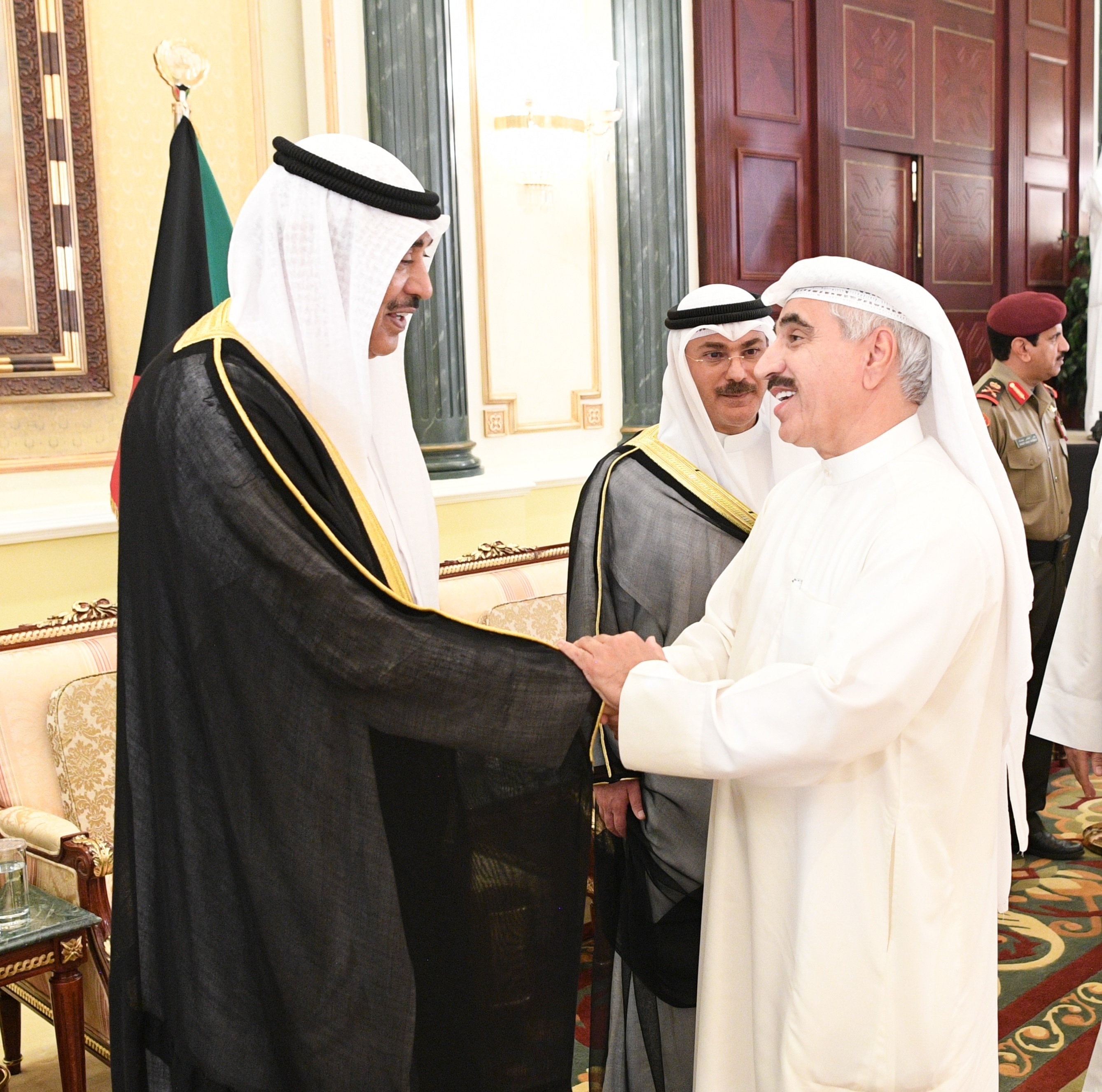 KUNA : Kuwait Crown Prince welcomes citizens to Al-Sabah Family Diwan ...