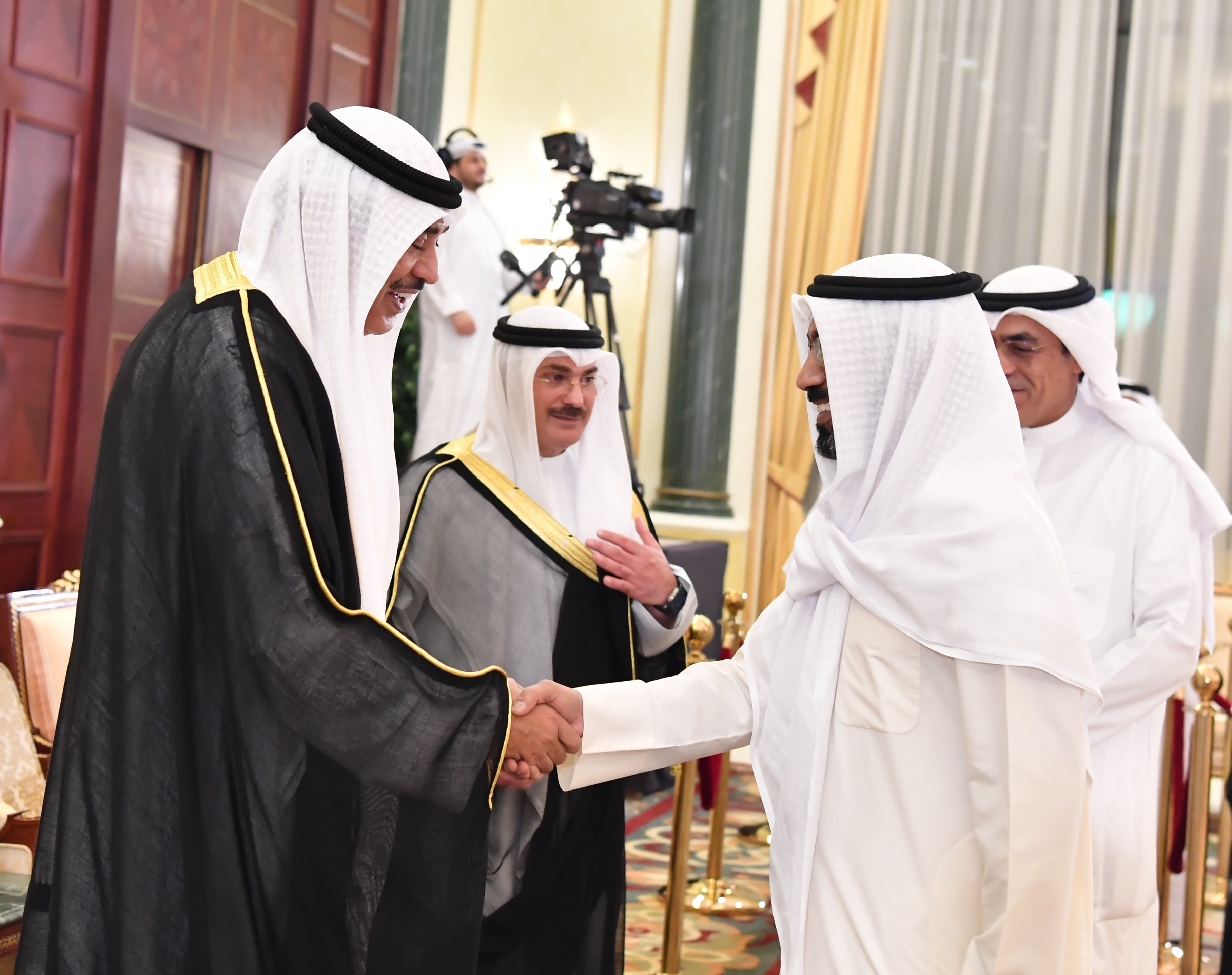 كونا : Kuwait Crown Prince welcomes citizens to Al-Sabah Family Diwan ...