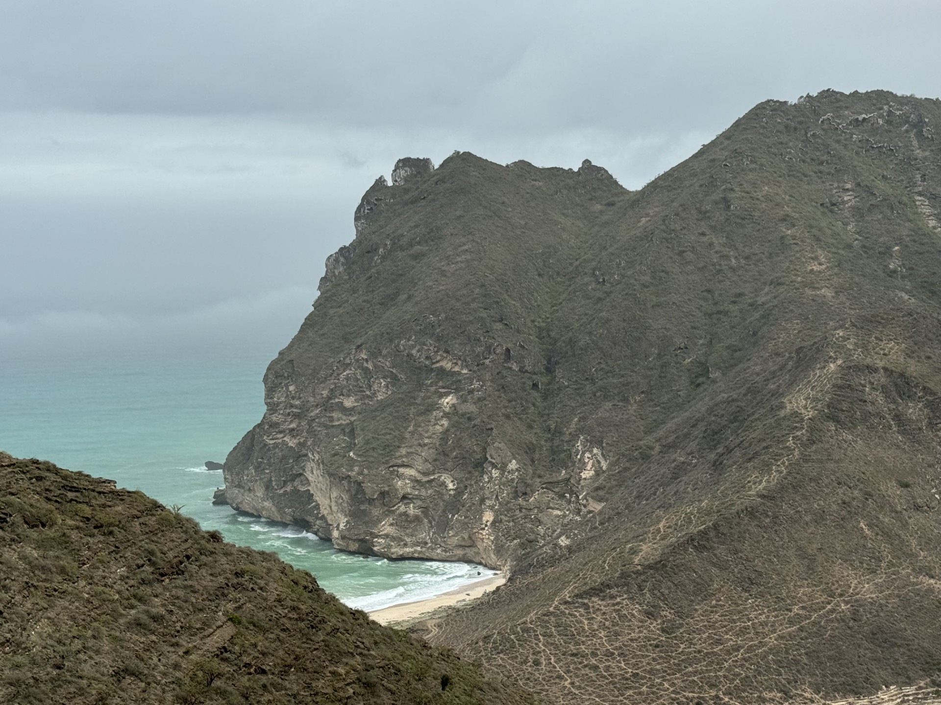 KUNA : Secluded beach of Wadi Afoul hidden among Oman's mountains