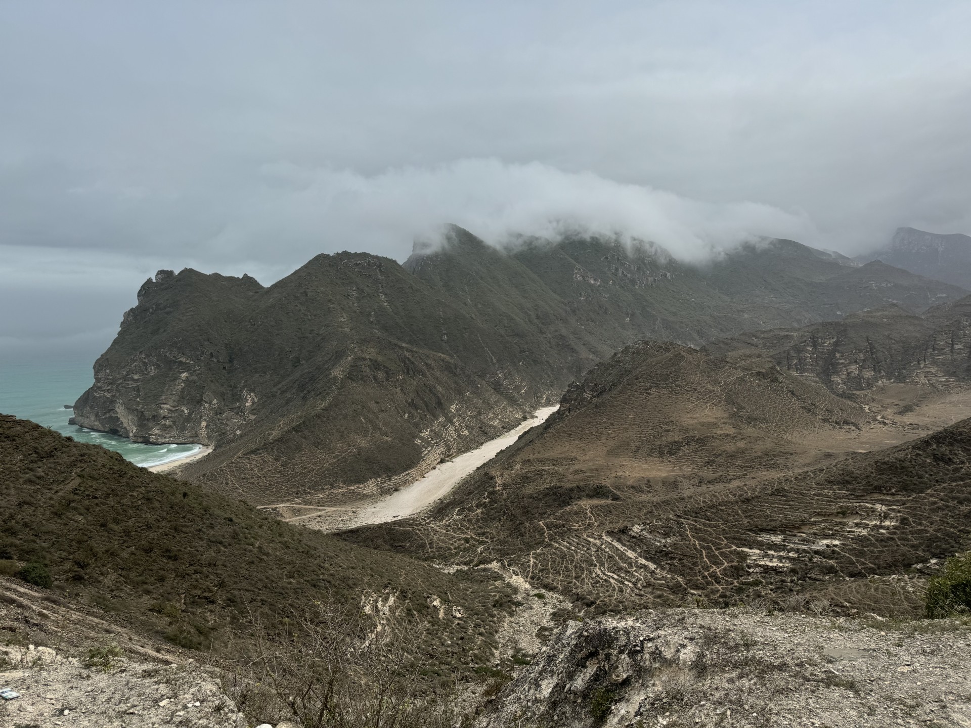 KUNA : Secluded beach of Wadi Afoul hidden among Oman's mountains