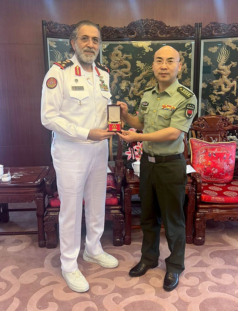 KUNA : Kuwait's military attaché in Beijing awarded China's highest ...