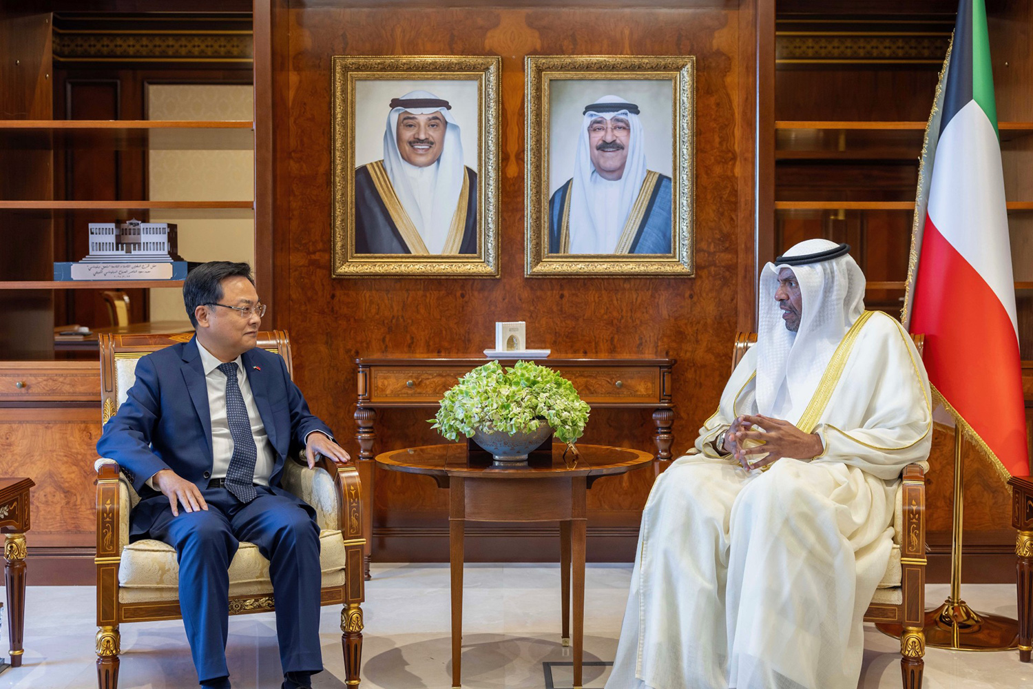 KUNA : Kuwait Amir receives letter from China pres. on bilateral relations