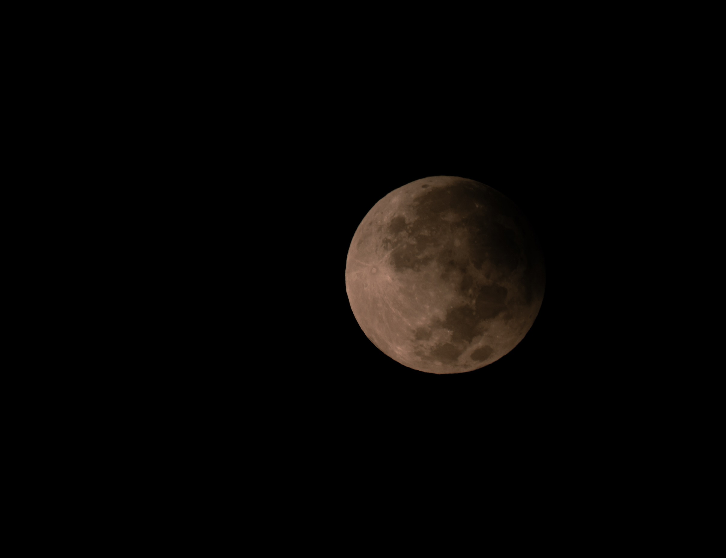 KUNA : KUNA captures partial lunar eclipse in Kuwait's sky