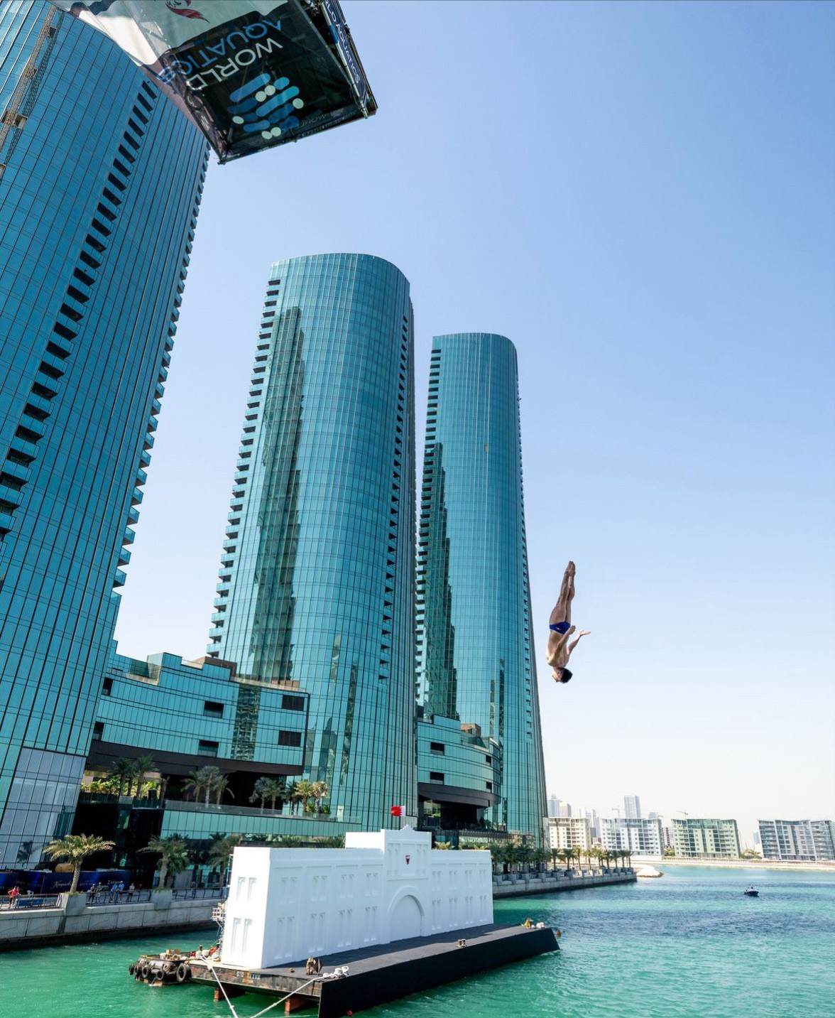 KUNA : World high diving tourney begins in Manama