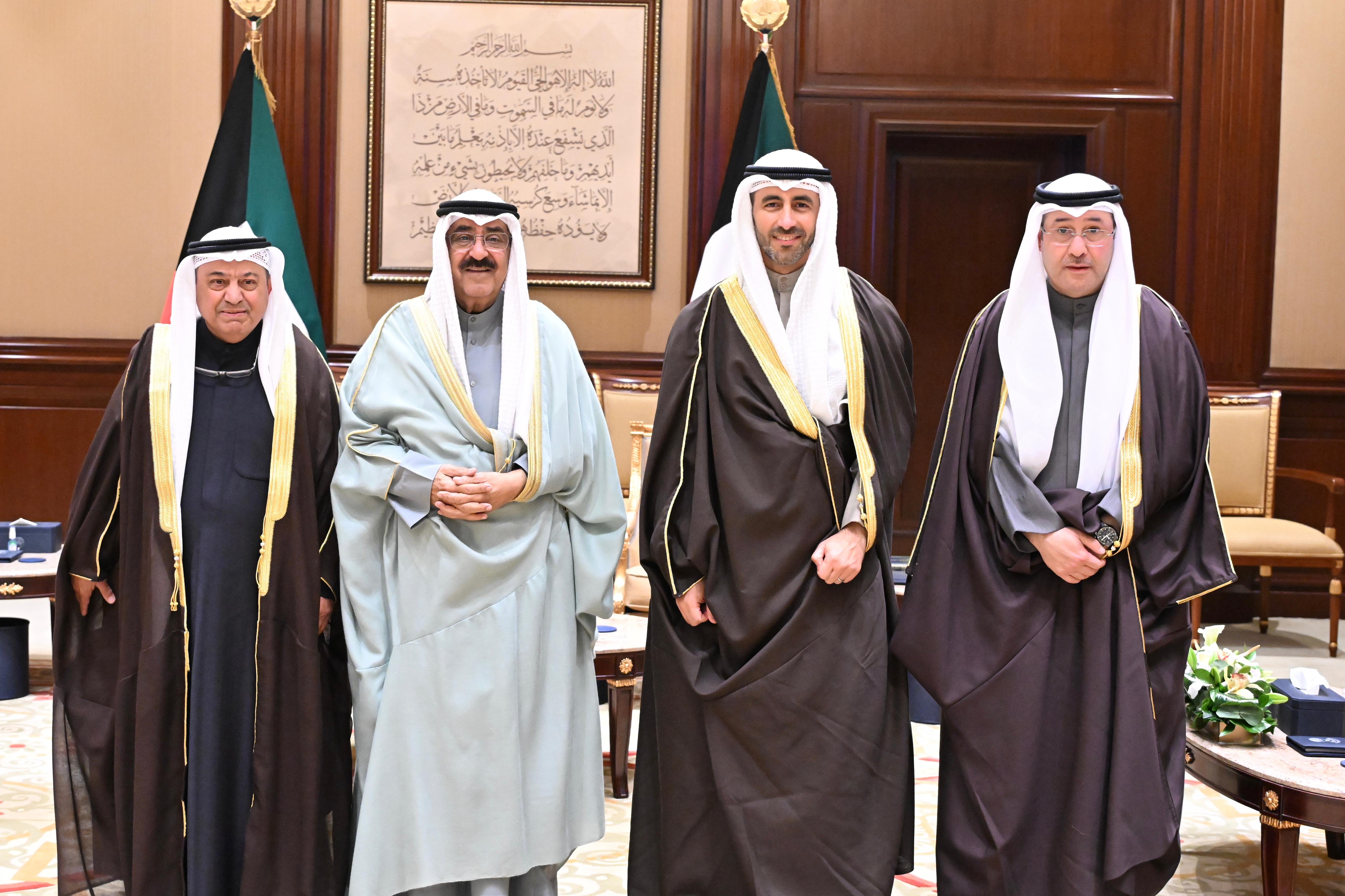 KUNA : Kuwait Amir receives Oil Minister, top oil executives