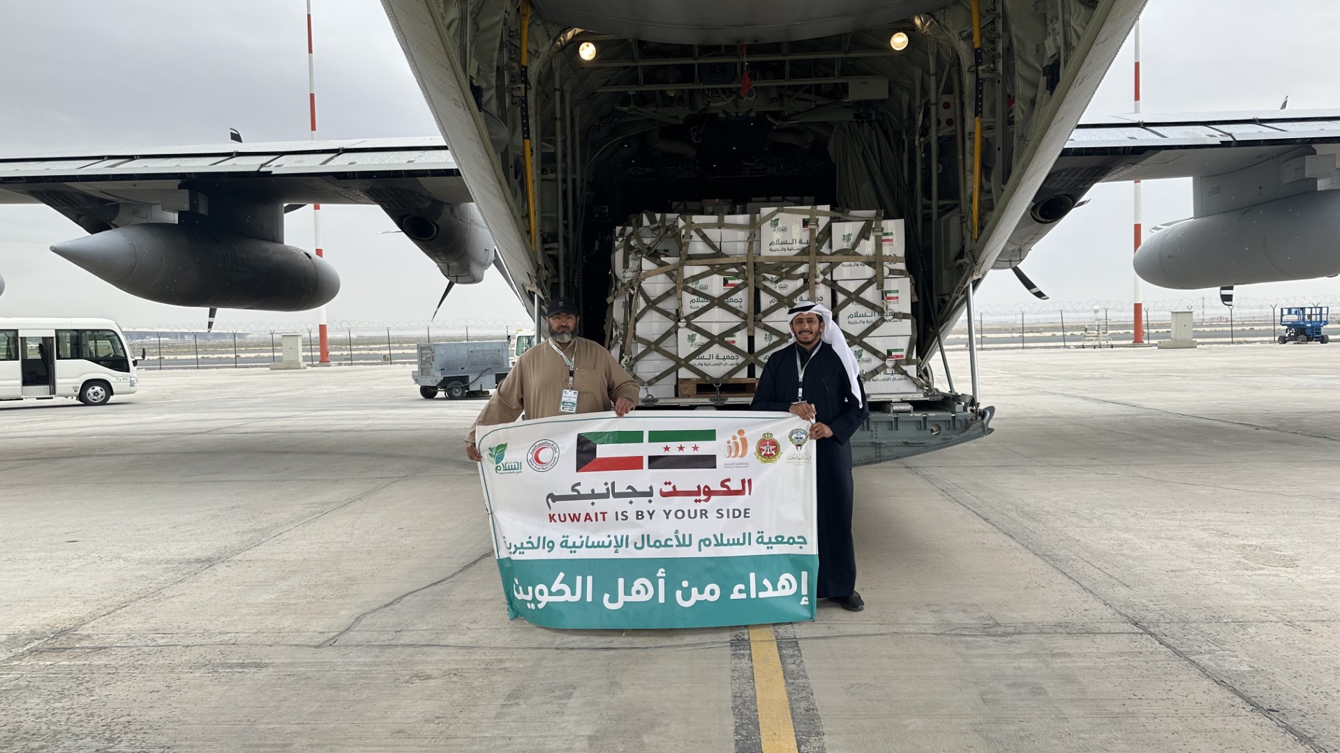 KUNA : Kuwait 28th humanitarian planeload takes off to Syria